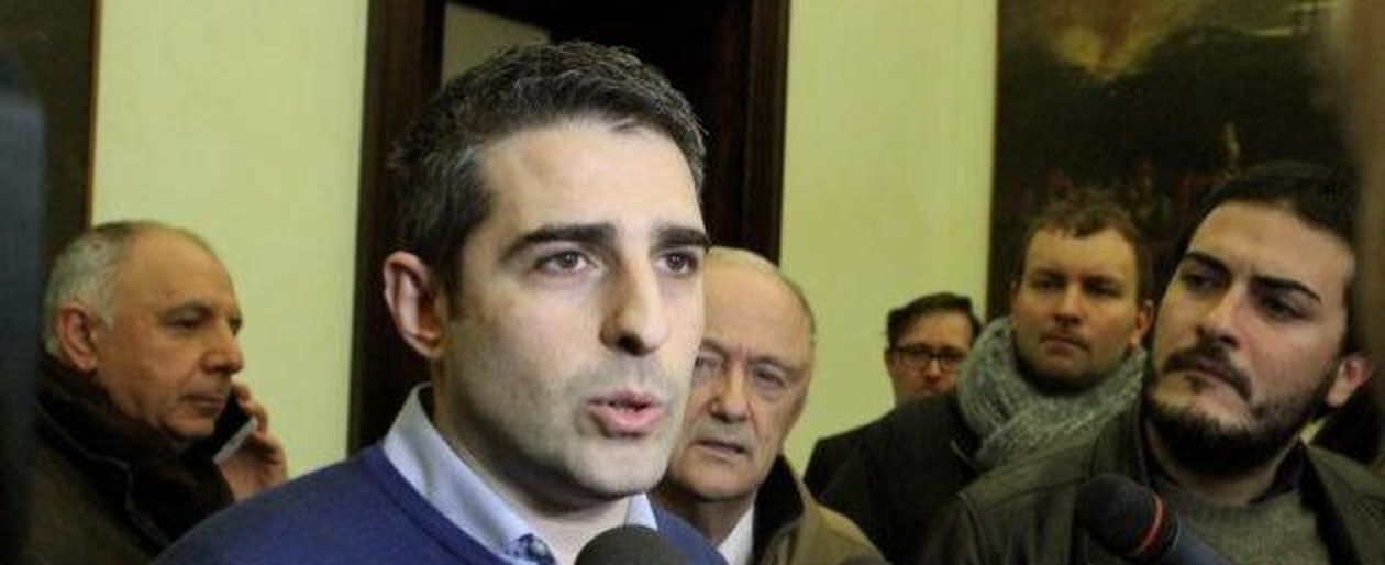Federico Pizzarotti scrive a Matteo Renzi: "Restituisci i 20 milioni ...