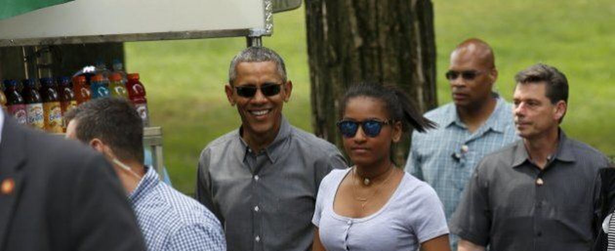 Barack Obama, weekend a Manhattan con le figlie Malia e Sasha. Mai ...