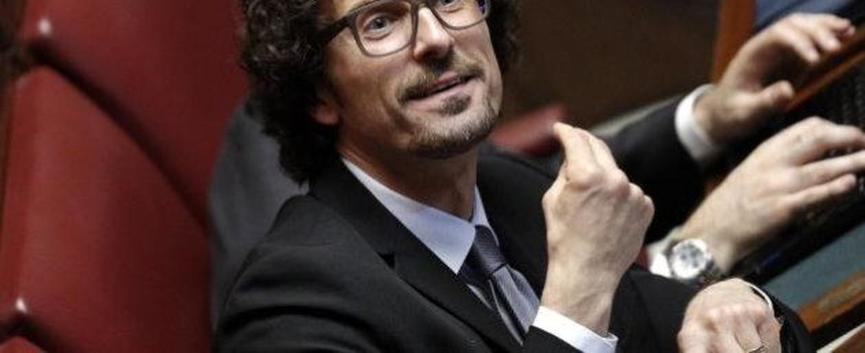 Il deputato M5s Danilo Toninelli: "Da Renzi inversione a U sul ...