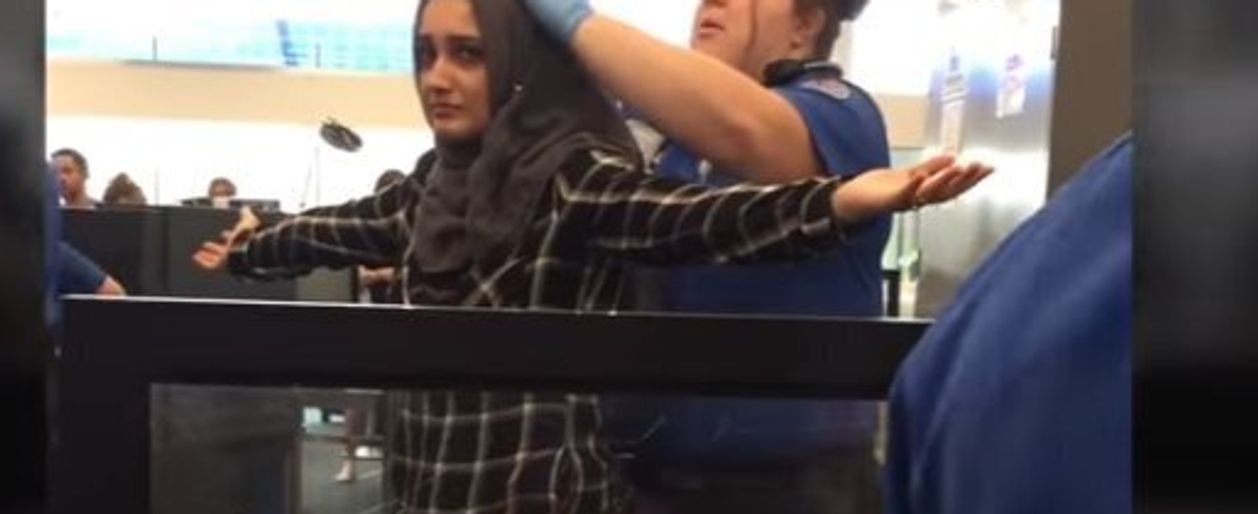 "In aeroporto le autorità mi hanno chiesto di mostrare l'assorbente ...