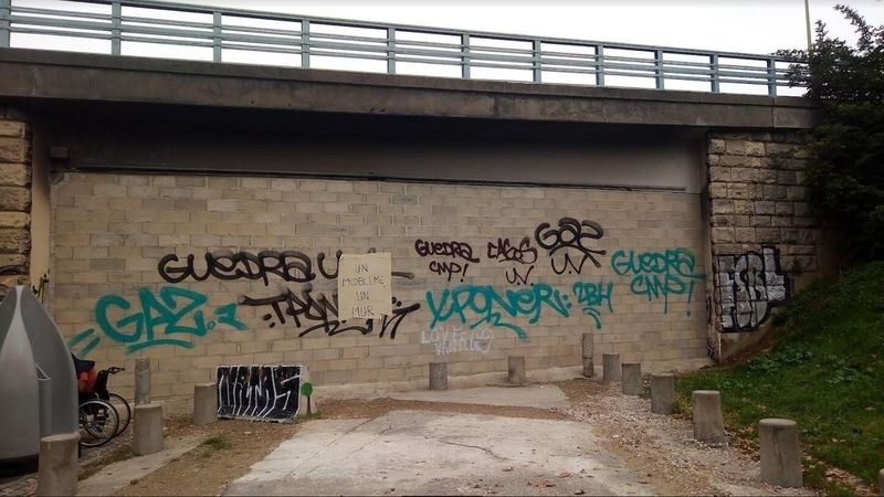 Parigi, gli "zombie" e la droga. Tra le sale del buco e il muro della ...