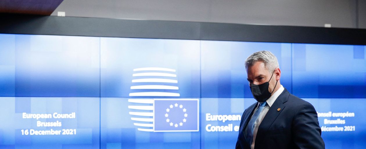 L'Austria valuta bonus da 500 euro per chi fa il booster - HuffPost Italia