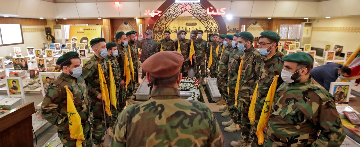 Putin assolda 800 miliziani di Hezbollah a 1.500 dollari al mese. Chi ...