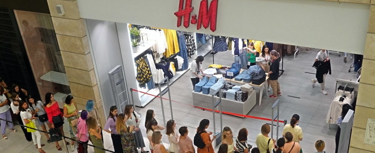 H&M è in crisi, ma non è il declino del fast fashion. "I suoi clienti ...