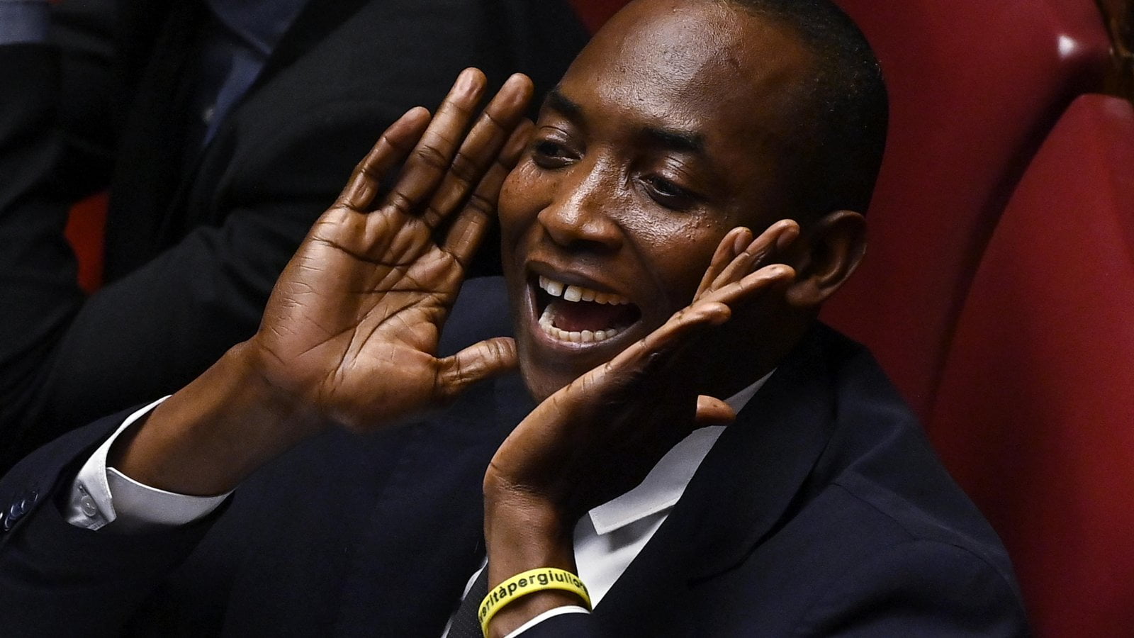 Piezz' 'e còre. Una piccola richiesta ai politici alle prese con mogli ...