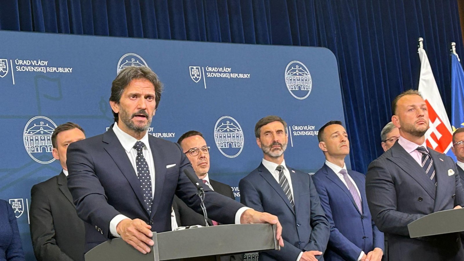 Robert Fico in condizioni gravi ma stabili. Il ministro dell'Interno ...