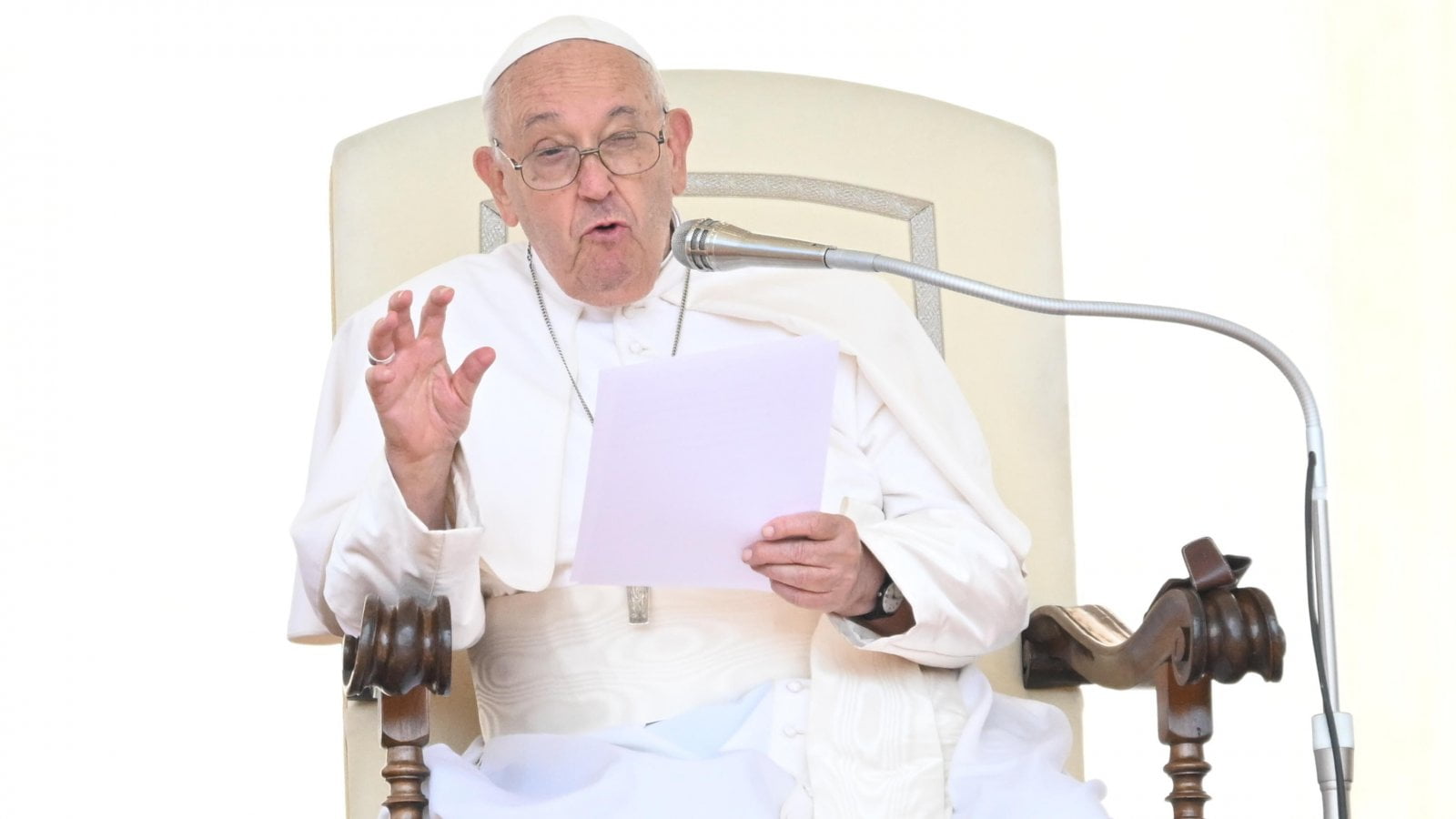 Ogni Papa ha il suo stile e vive nella sua epoca. Talvolta un po ...