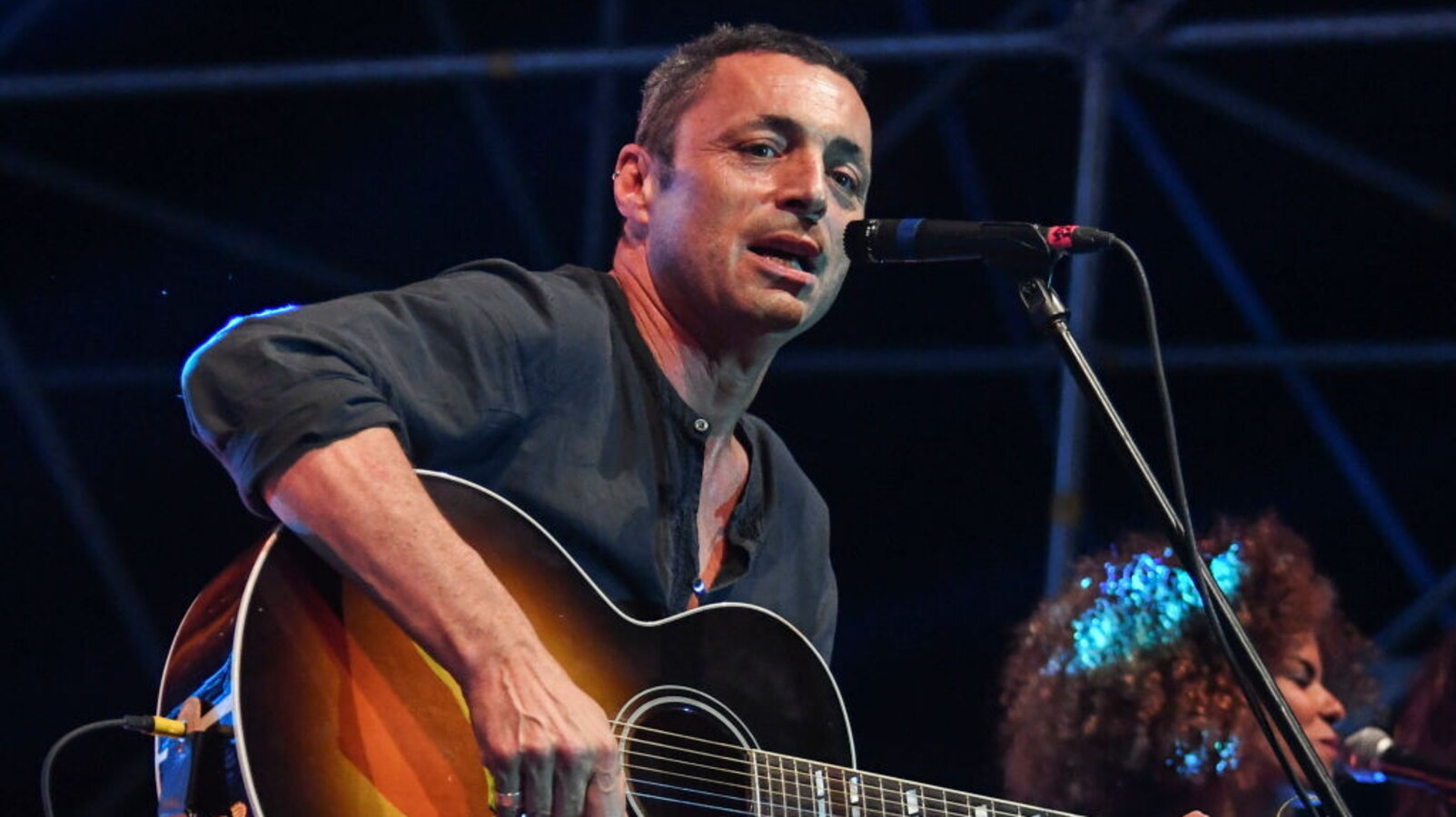 Cos'è una buca di fronte all'immensità del Colosseo? Alex Britti: "I ...