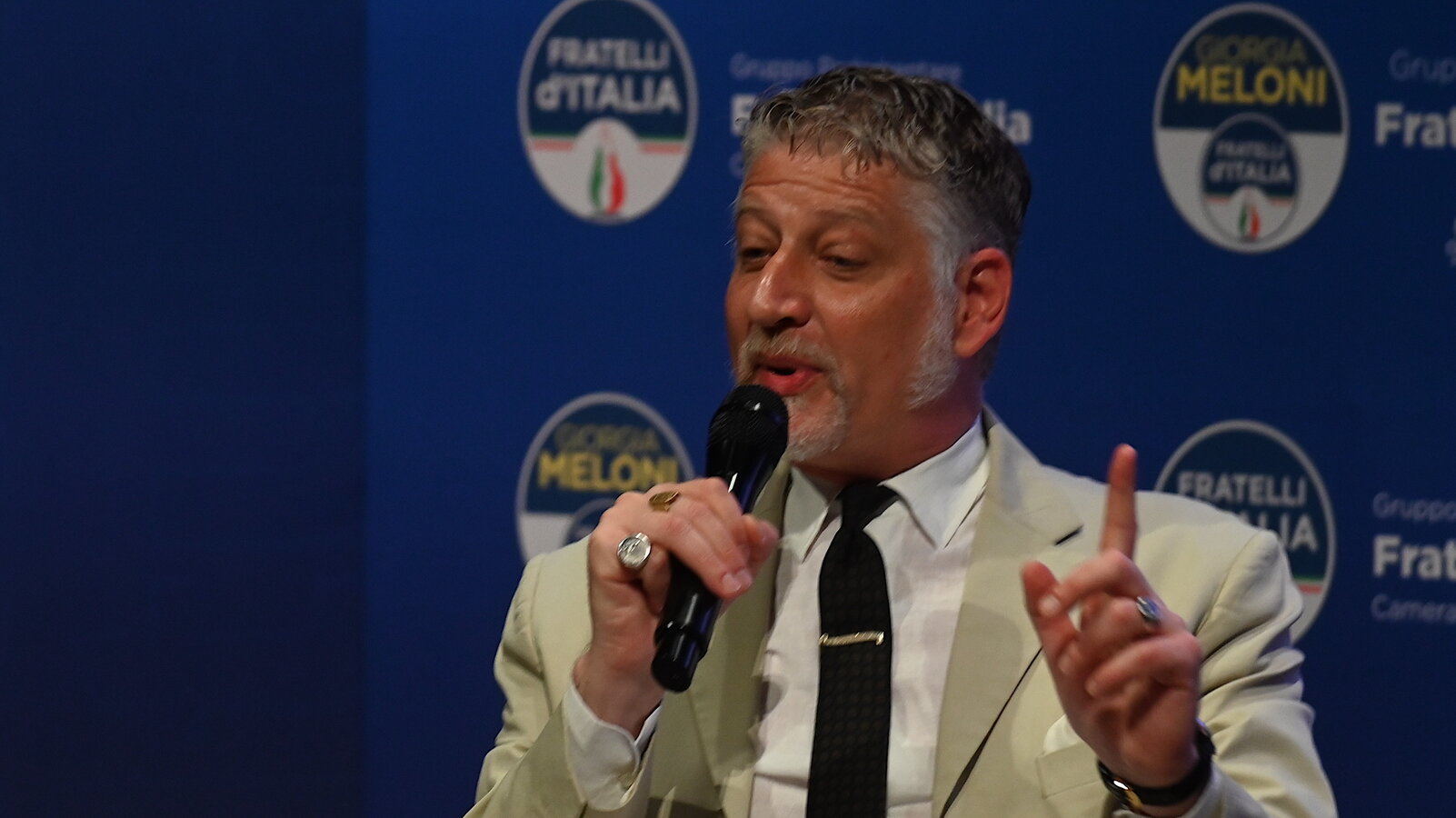 Sentenza Giuli. "La sinistra prima aveva intellettuali, poi influencer ...