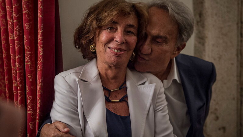 La figlia di Emilio Fede: "Non sarò al funerale di papà. Mia sorella ...