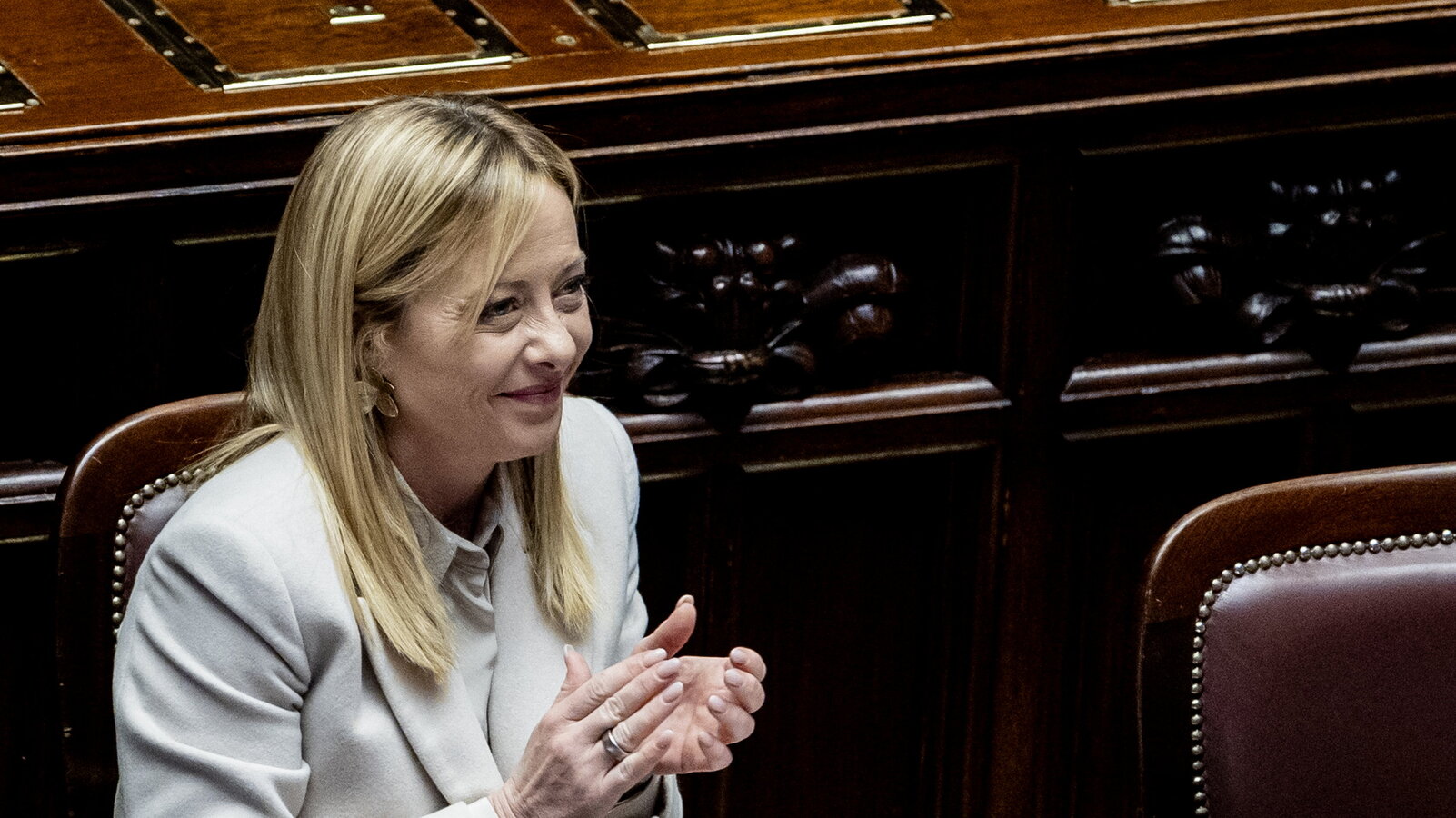 Il parrucchiere di Giorgia Meloni: "Le ho accorciato il ciuffo: un ...