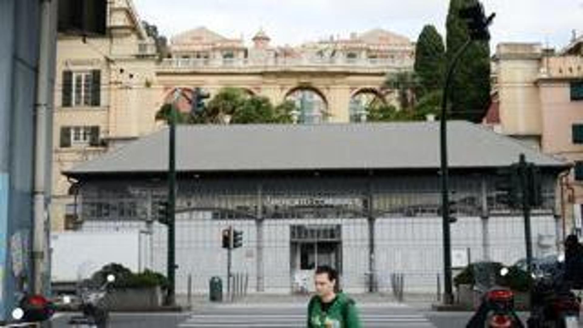 Vetrine e luci, così il Palazzo Reale di Genova cambia via Prè - Il ...