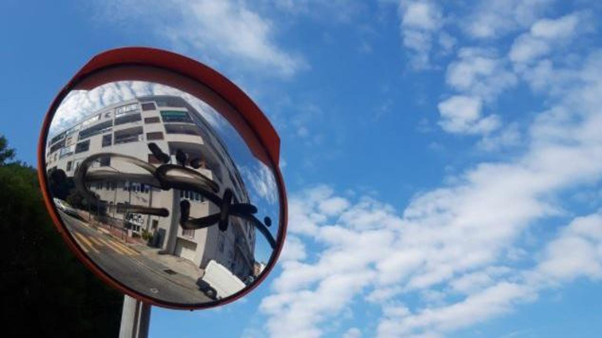 Savona, specchi e cartelli stradali devastati dai vandali in tutto il ...