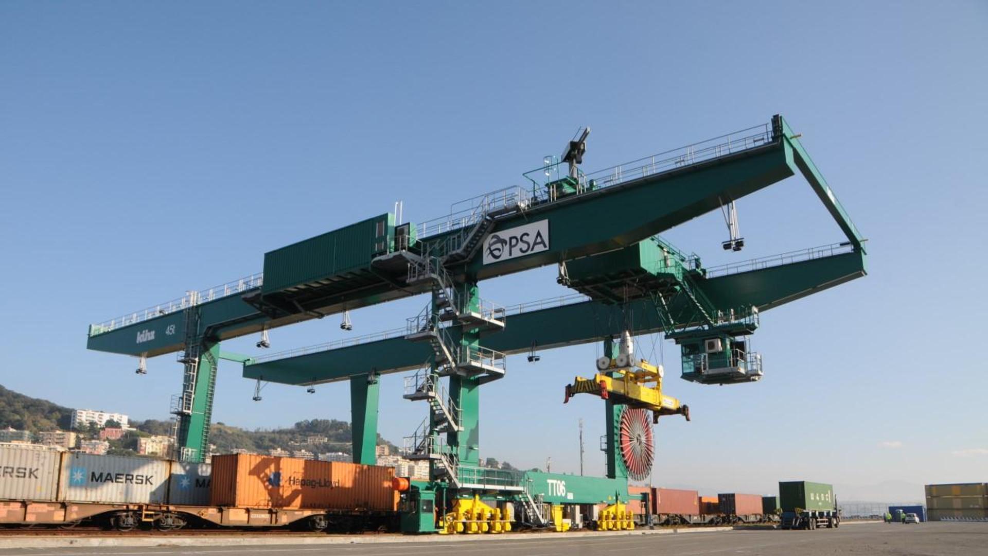 Due nuove gru ferroviarie al terminal Psa di Genova Pra’ - Il Secolo XIX