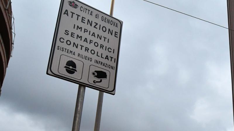 Nuovo semaforo intelligente in corso Europa a Genova, il primo gennaio ...