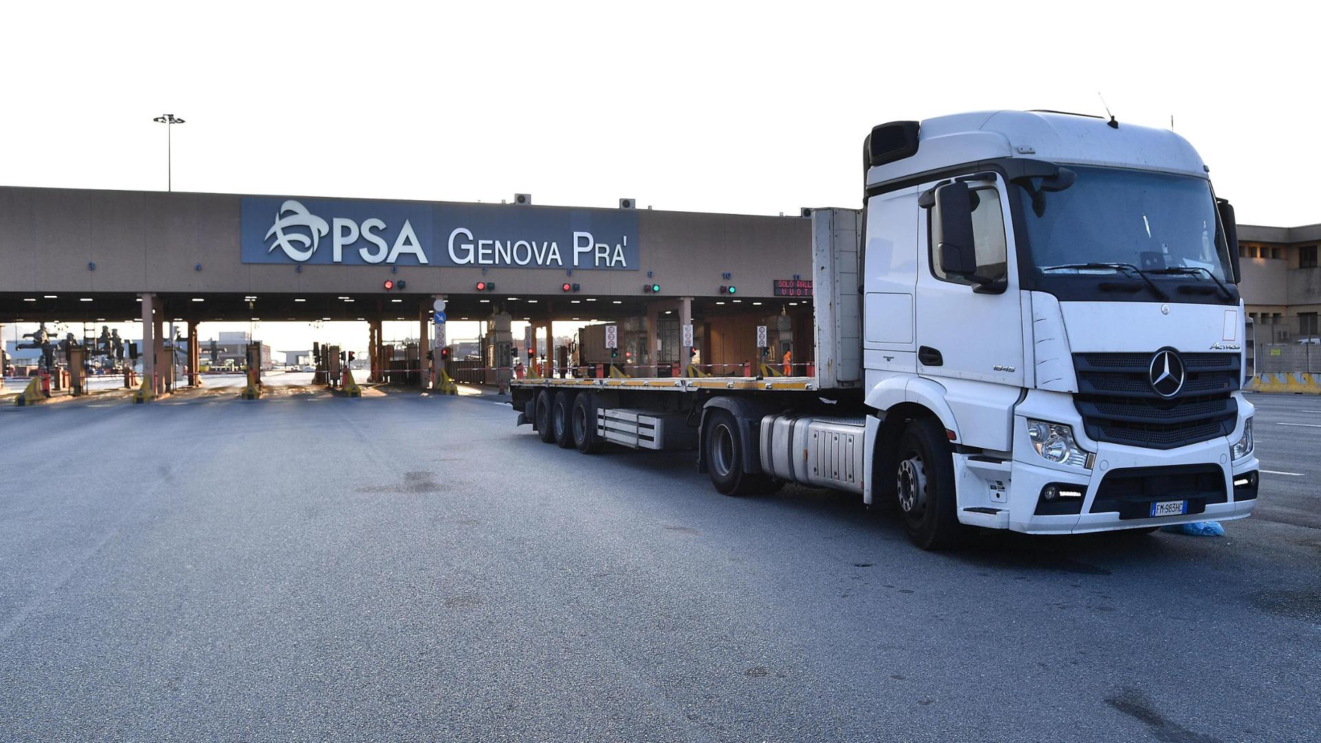 Genova, il forte vento ferma il terminal Psa a Pra’ - Il Secolo XIX