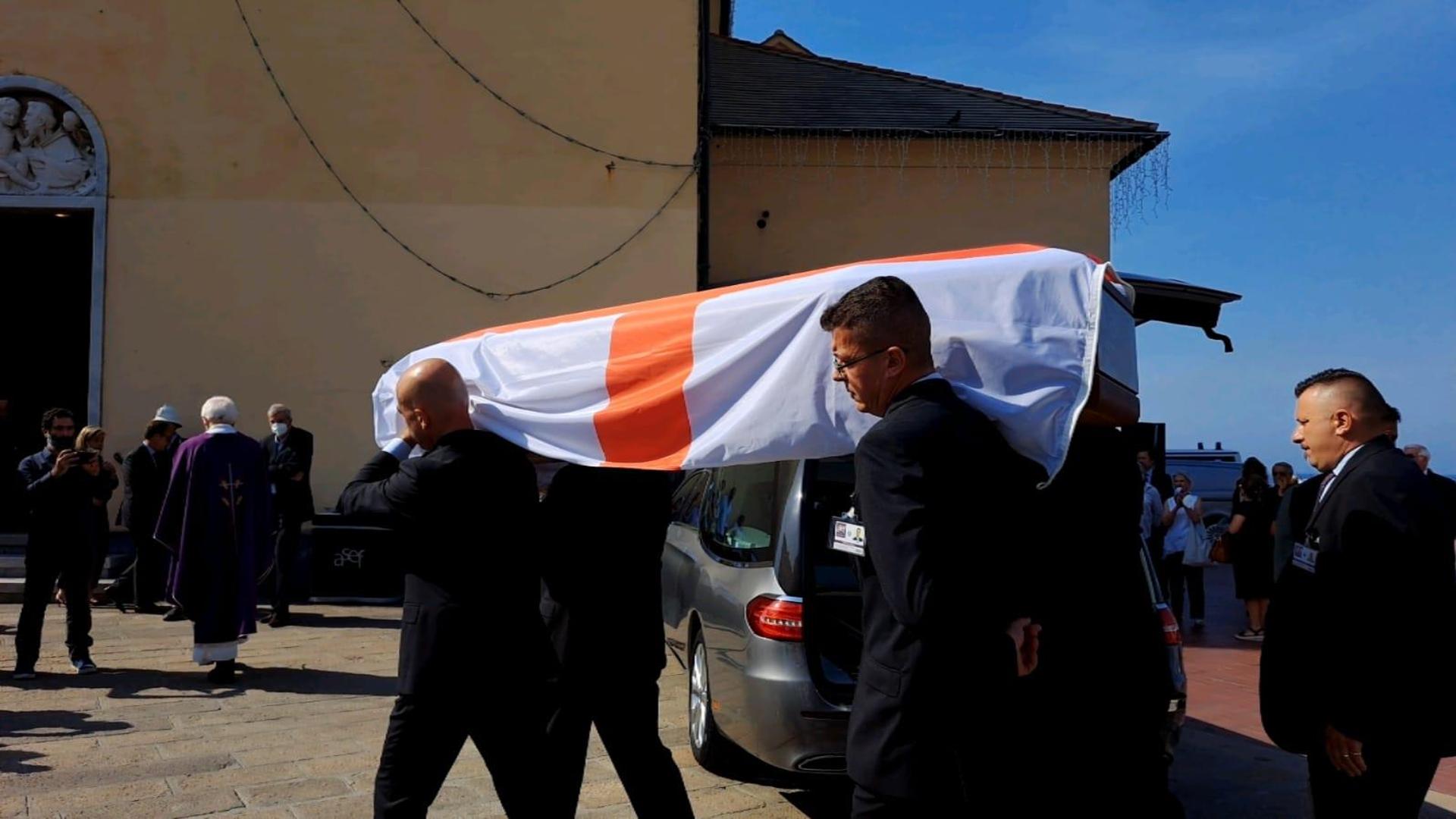 Genova, l’ultimo saluto a Giuseppe Pericu. I funerali a Boccadasse - Il ...