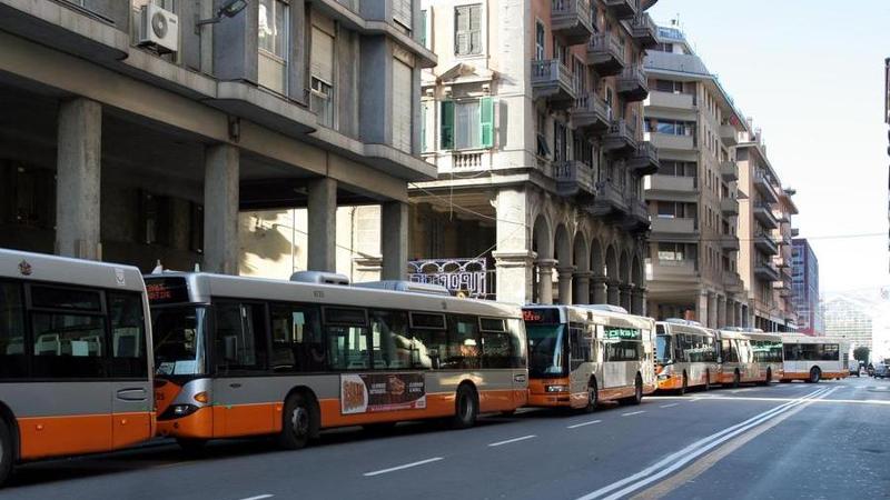 Genova, Amt si libera degli autobus più inquinanti. Ritirati dalla ...