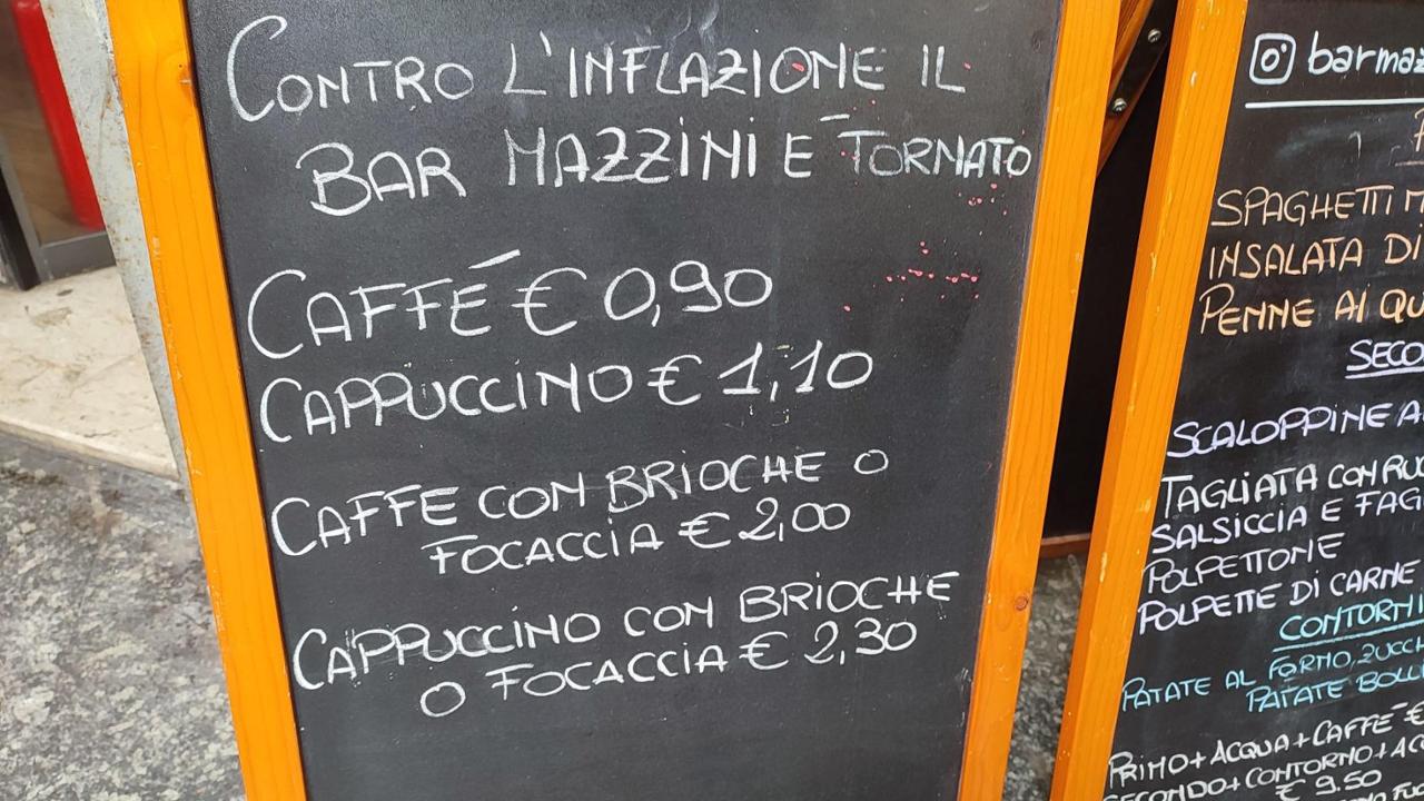 Genova, il bar che sfida gli aumenti abbassando i prezzi: caffè a 90 ...
