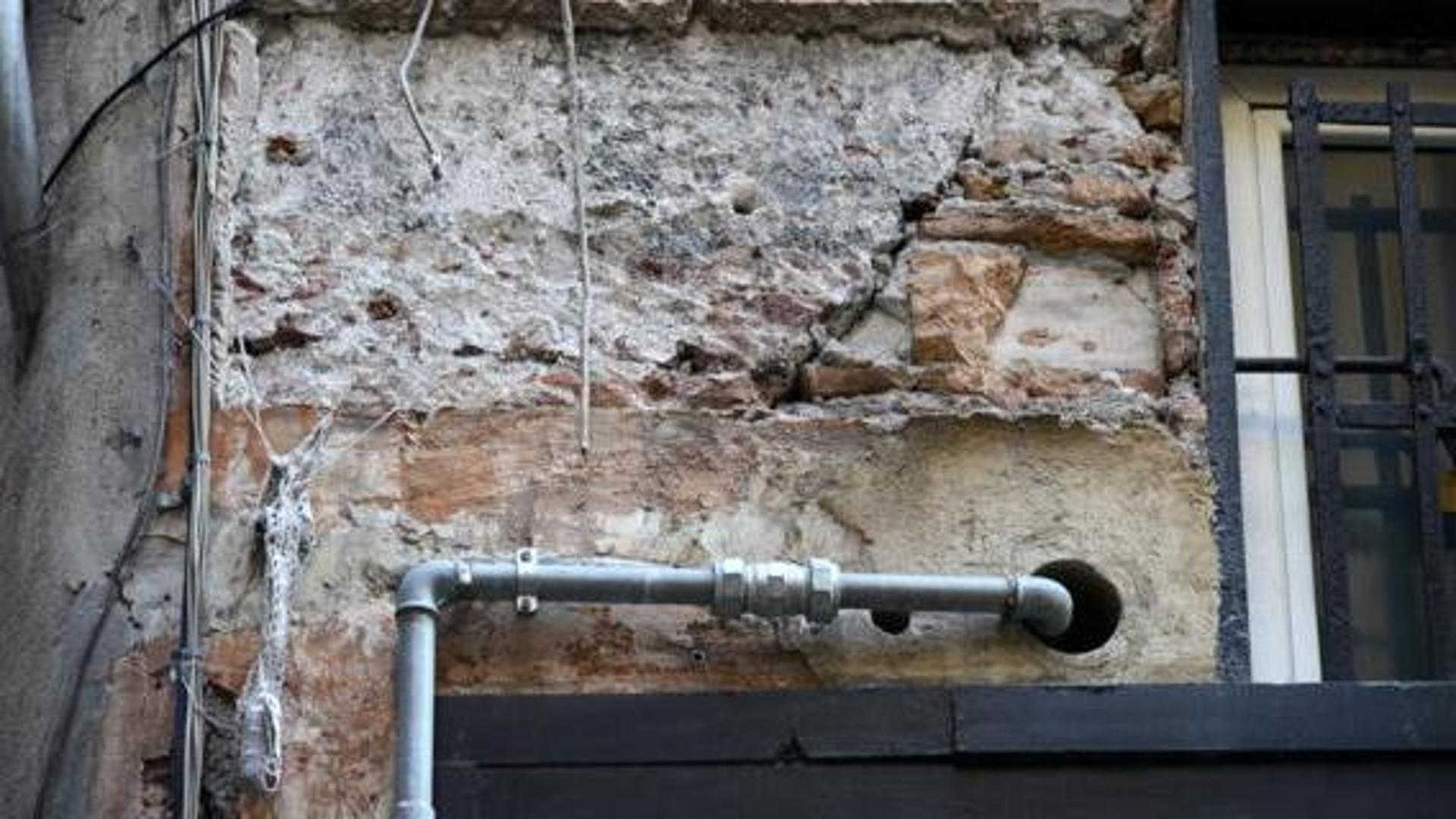 Genova, crollano anche le targhe delle vie - Il Secolo XIX