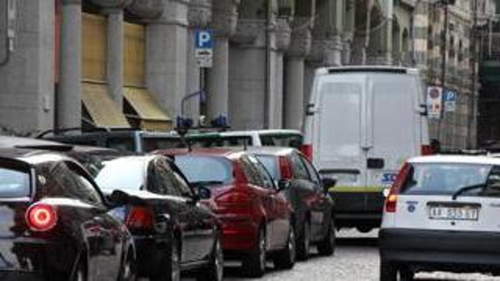 Doppia fila, filmate le auto - Il Secolo XIX