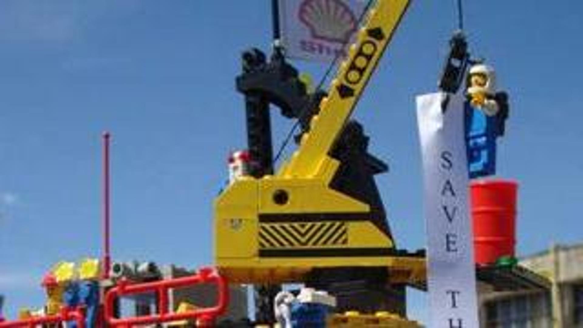Greenpeace e la protesta con i Lego - Il Secolo XIX