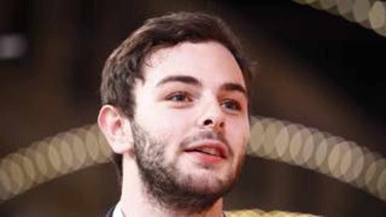 Da X Factor a Sanremo, il lungo red carpet di Lorenzo Fragola - Il ...