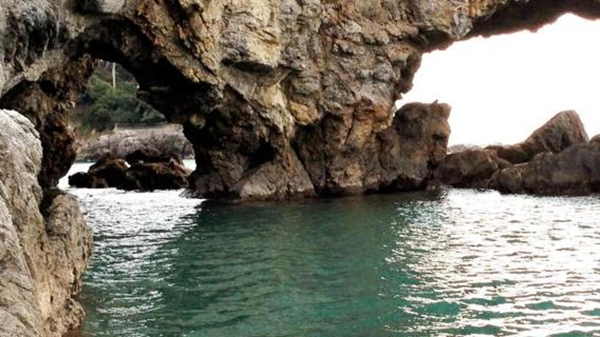 Caletta di Lerici, stop ai tuffi: sotto accusa gli scarichi delle ...
