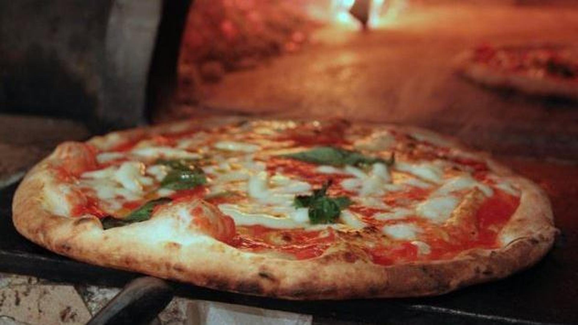 Unesco: “l’arte del pizzaiuolo” napoletano patrimonio dell’umanità - Il ...