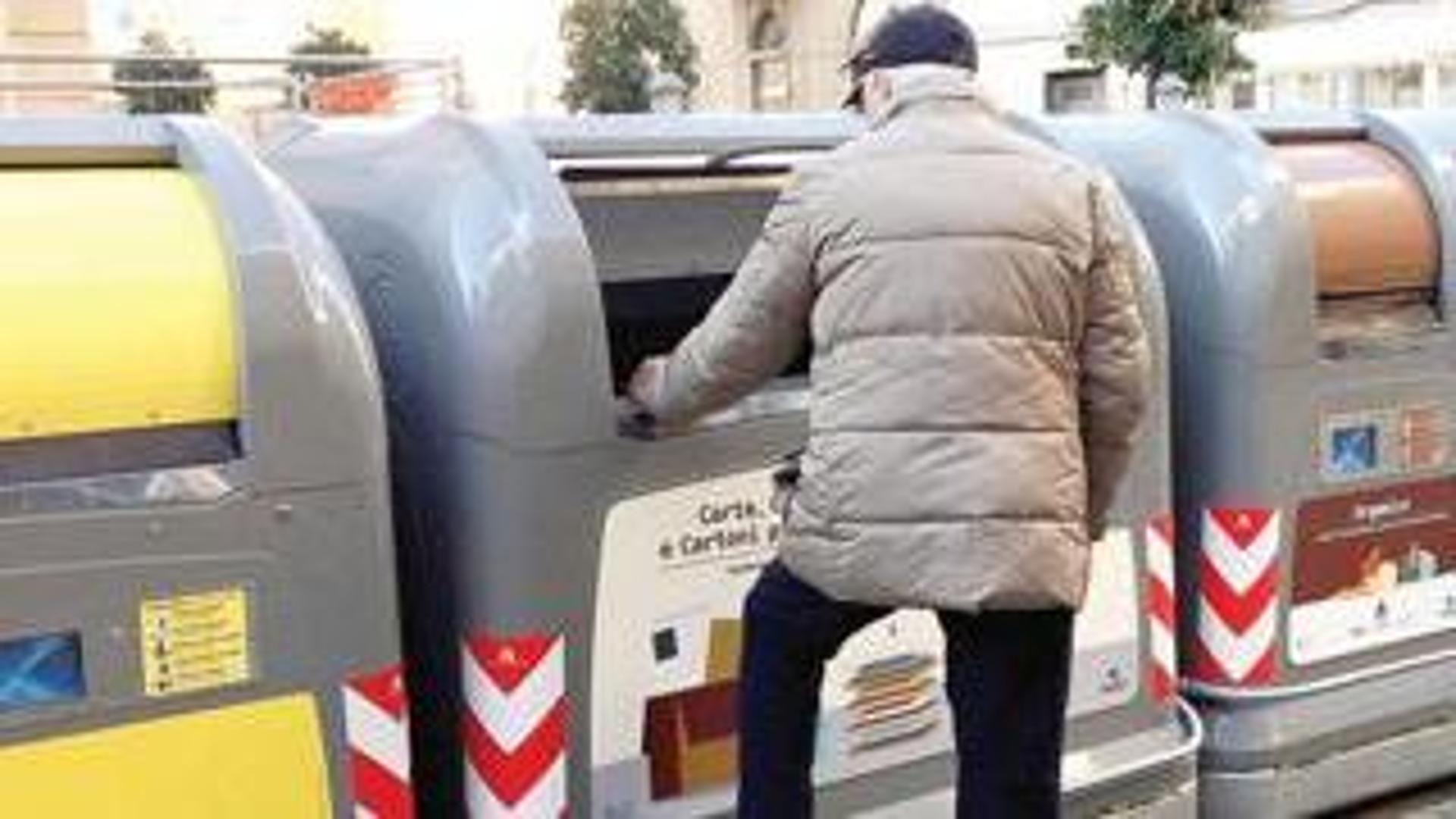 Addio al “porta a porta” in tutta La Spezia, dal 2020 solo cassonetti ...