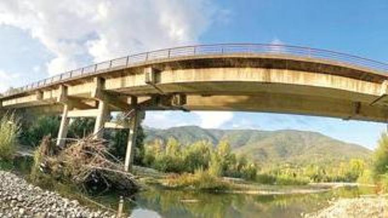 «Calcestruzzo degradato», resta chiuso il ponte di Cavanella a Beverino ...