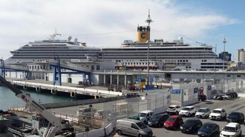 Una nave di Costa Crociere nel porto di Genova. «Ora un nuovo terminal ...