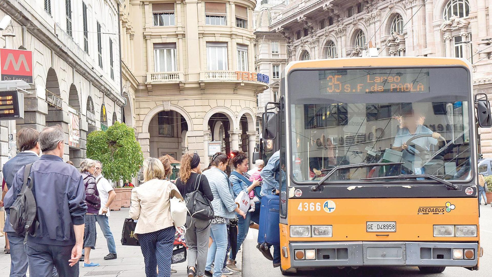 Genova, Amt mette su strada 20 nuovi autobus sulle linee 35, 44 e 20 ...