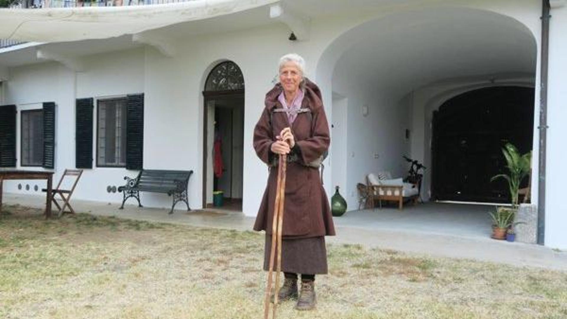 Tappa a Ventimiglia per la belga Christine Timmermans, in cammino dal ...