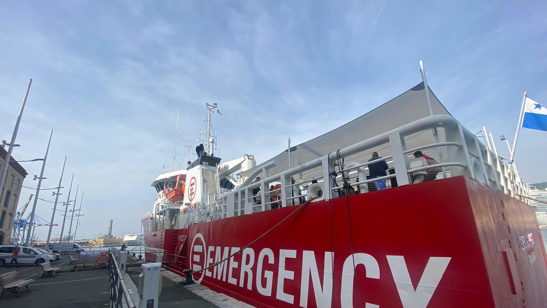 Genova, pronta per andare in missione la prima nave di Emergency - Il ...