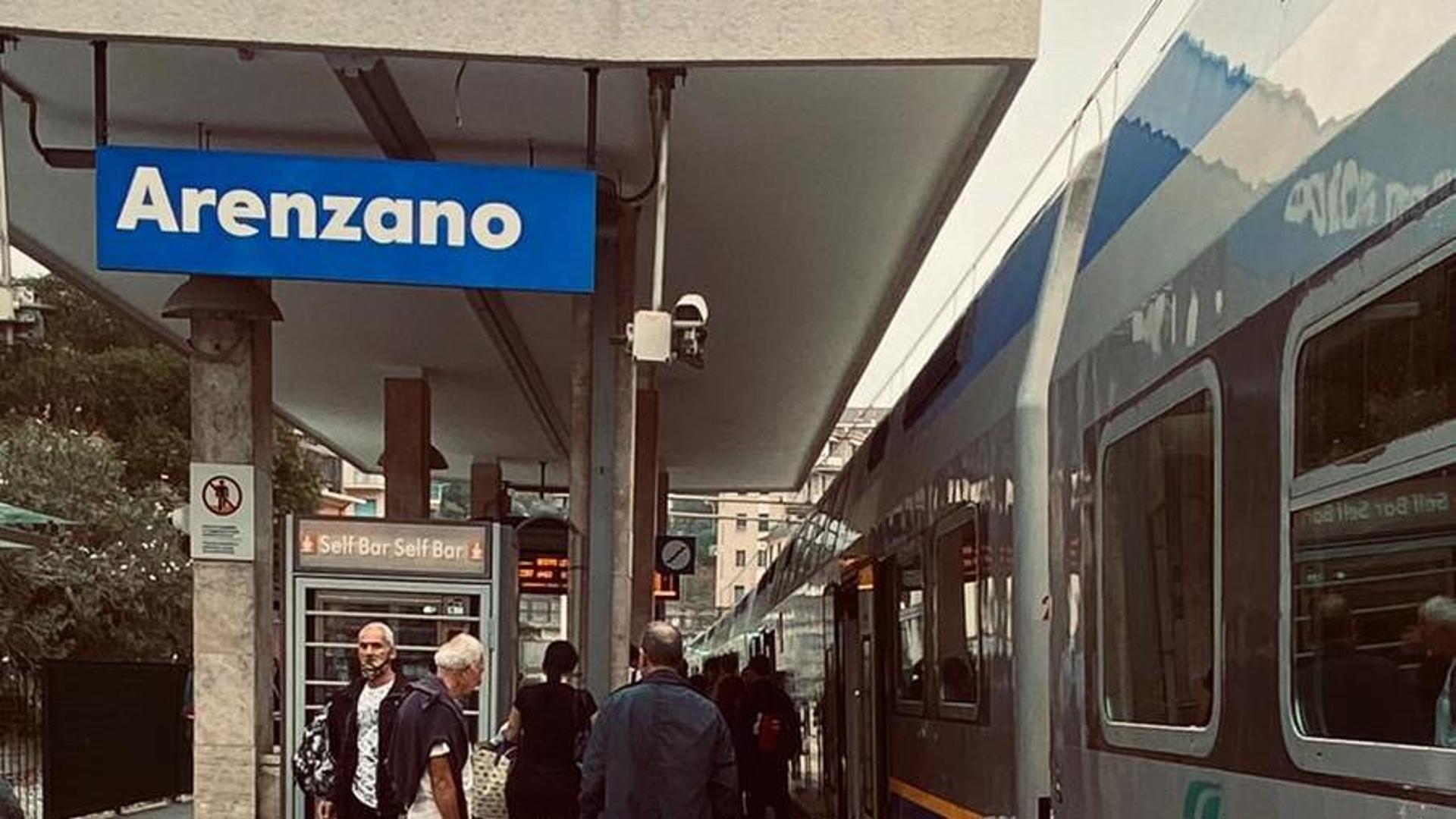 Treno fermo ad Arenzano, ritardi tra Savona e Genova. “Qualcuno ha ...