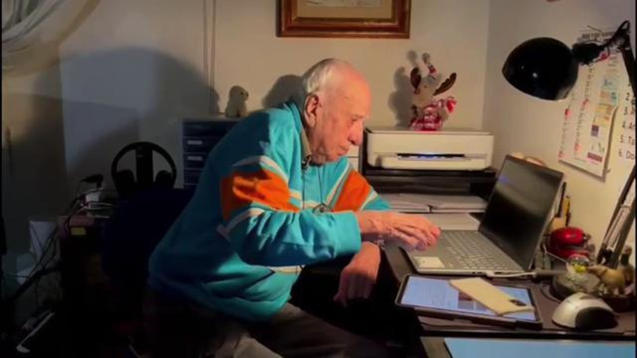 Il genovese Luigi, 98 anni, va a scuola di computer - Il Secolo XIX
