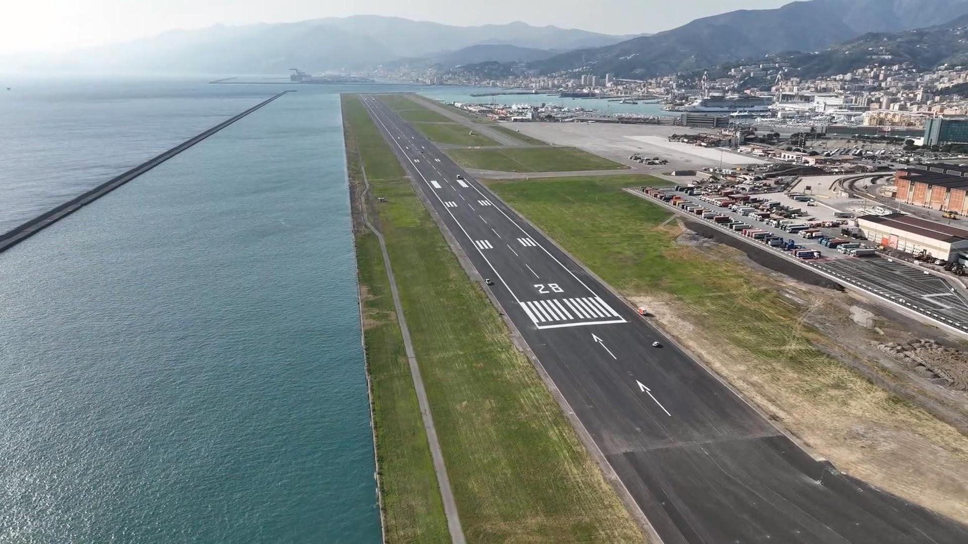 Genova punta al terminal traghetti bis, pista aeroporto da ridisegnare ...