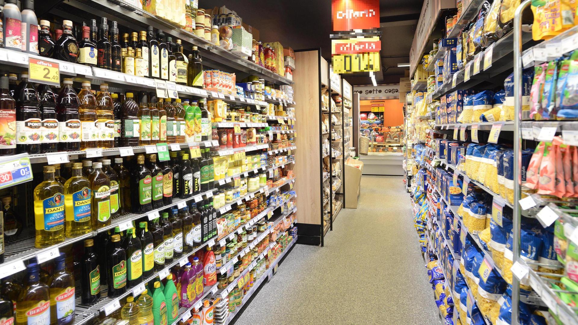 Genova, rubano tonno e shampoo in un supermercato: arrestato un 25enne ...