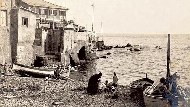 Bandiera del Genoa sullo scoglio di Boccadasse, i pescatori scagionati ...