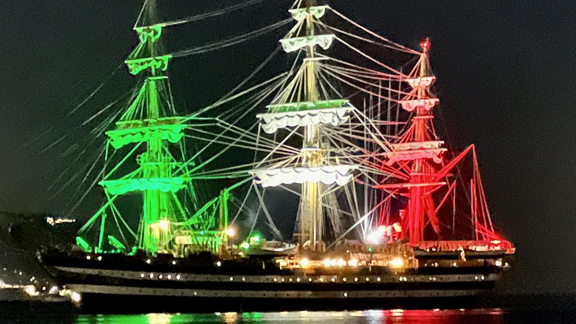 Festa della Marina alla Spezia, in rada la nave Amerigo Vespucci ...