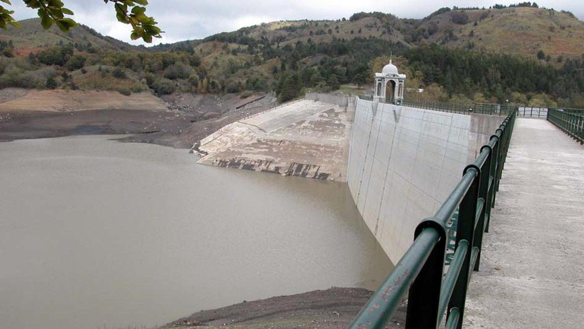 L’acqua del lago sta calando, Giacopiane vuoto ad agosto - Il Secolo XIX