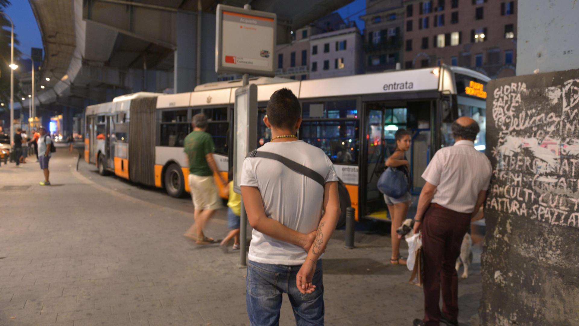 Genova, autobus della linea 1 vandalizzato nella notte: i passeggeri ...