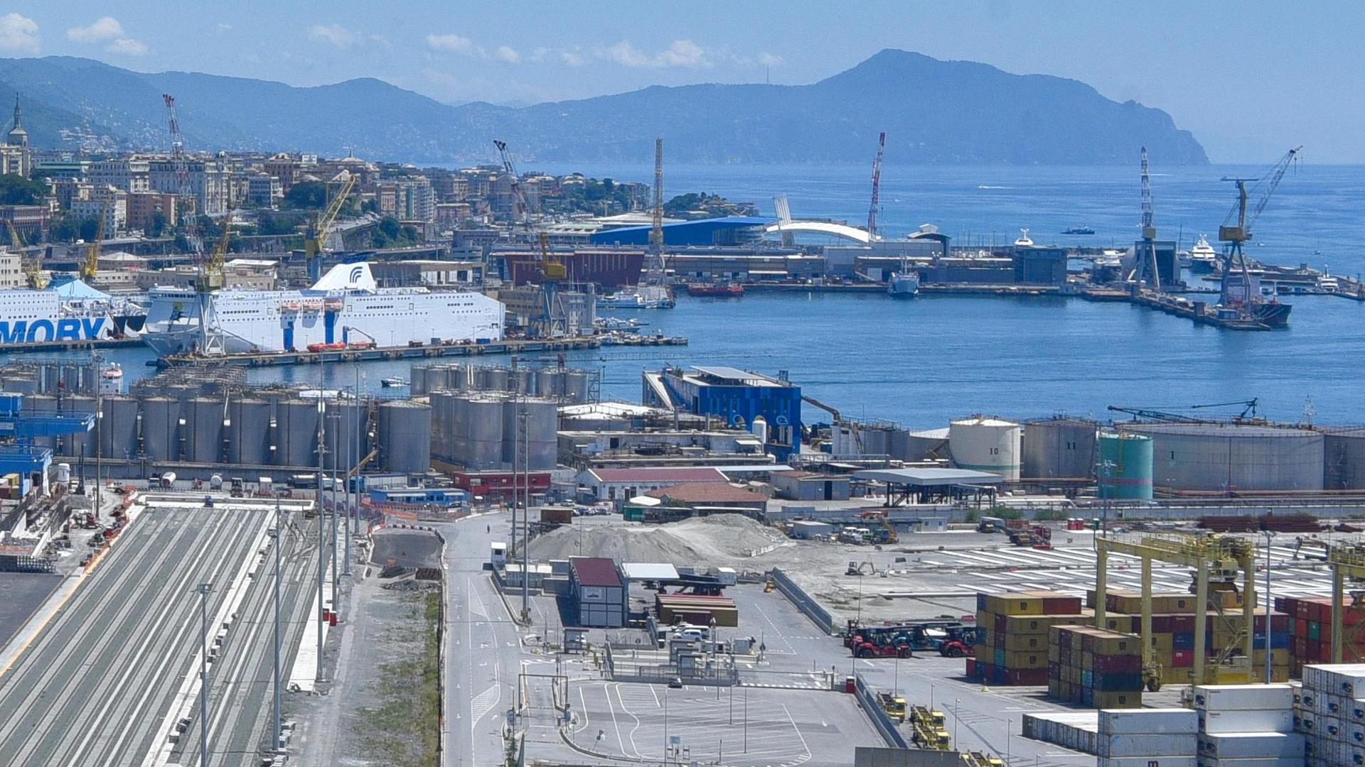 Sciopero al Terminal Bettolo di Genova, lavoratori in protesta - Il ...