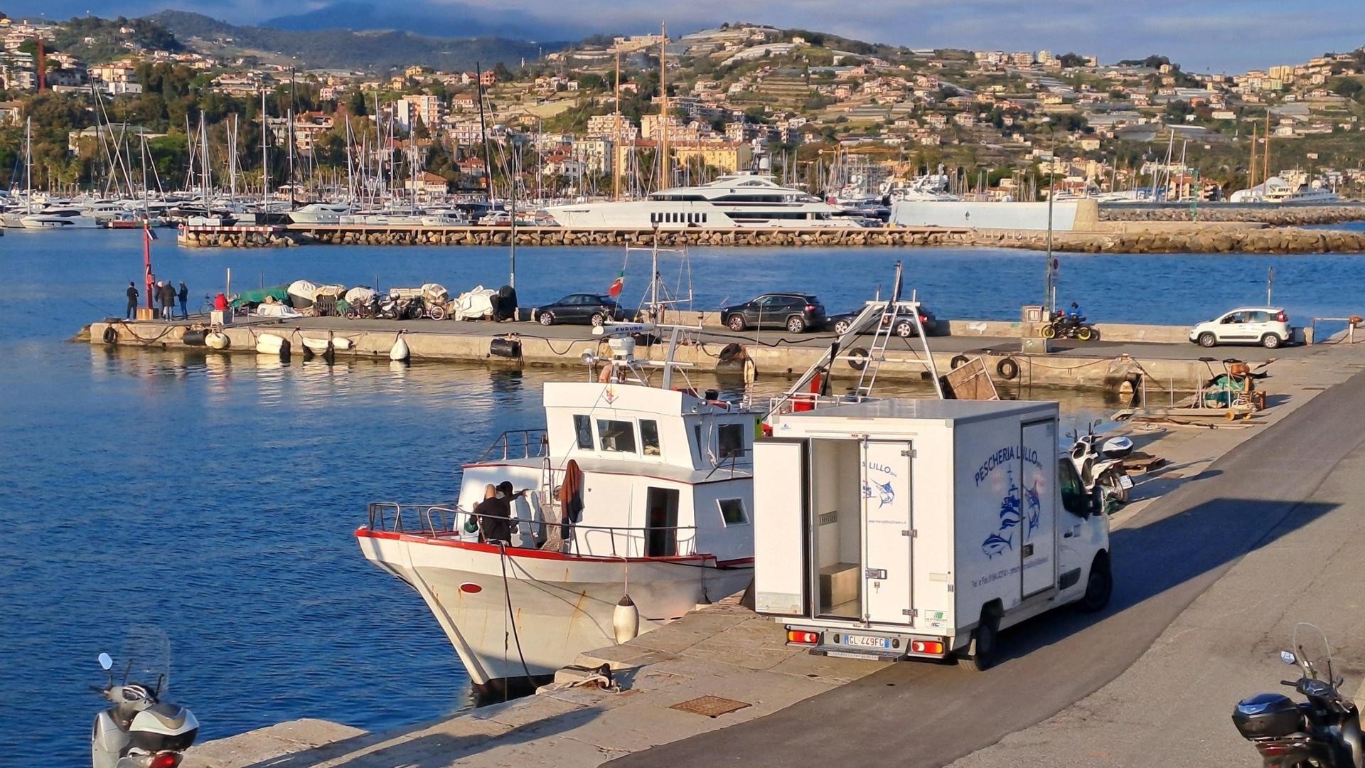 Pesca a strascico del gambero di Sanremo, due nuove barche in porto ...