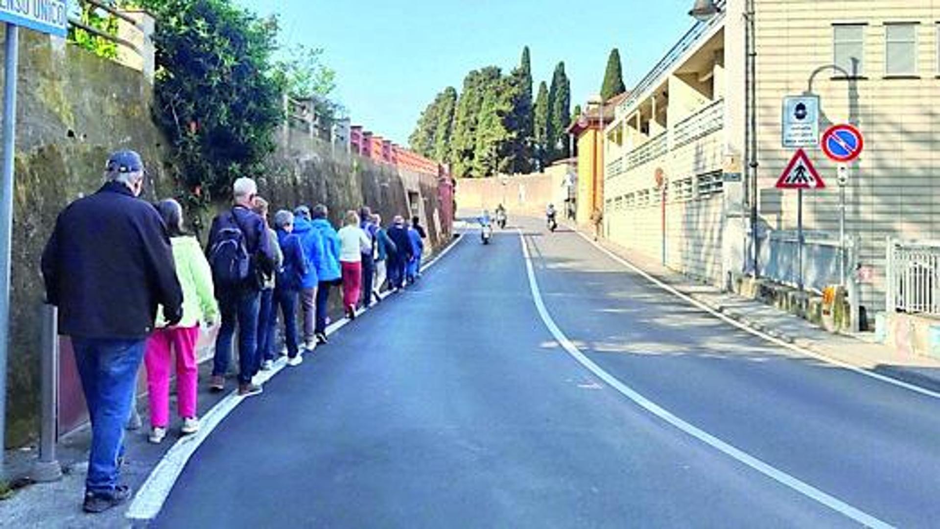 Camogli, scattata l’ordinanza dei “torpedoni”: turisti a piedi sul ...