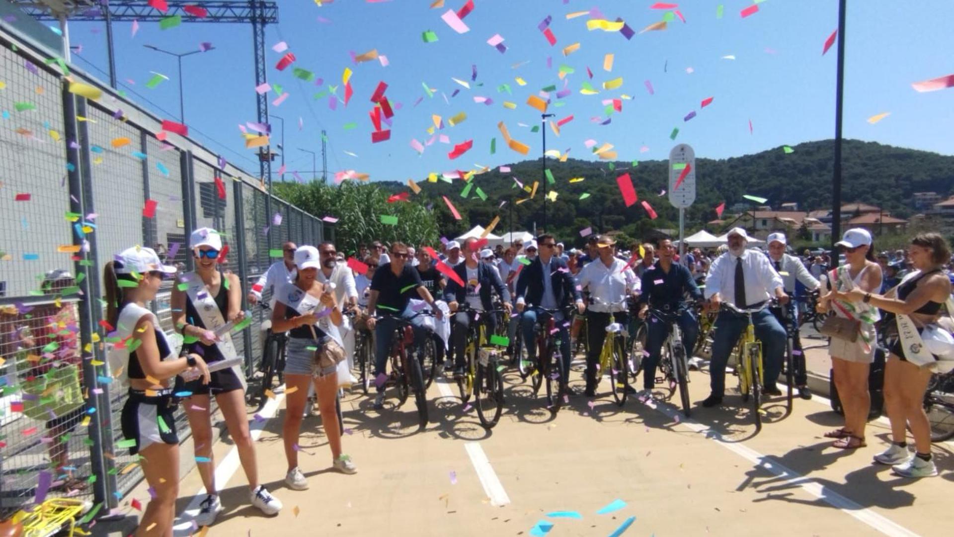 Andora, inaugurata la nuova ciclopedonale vista mare: due chilometri ...