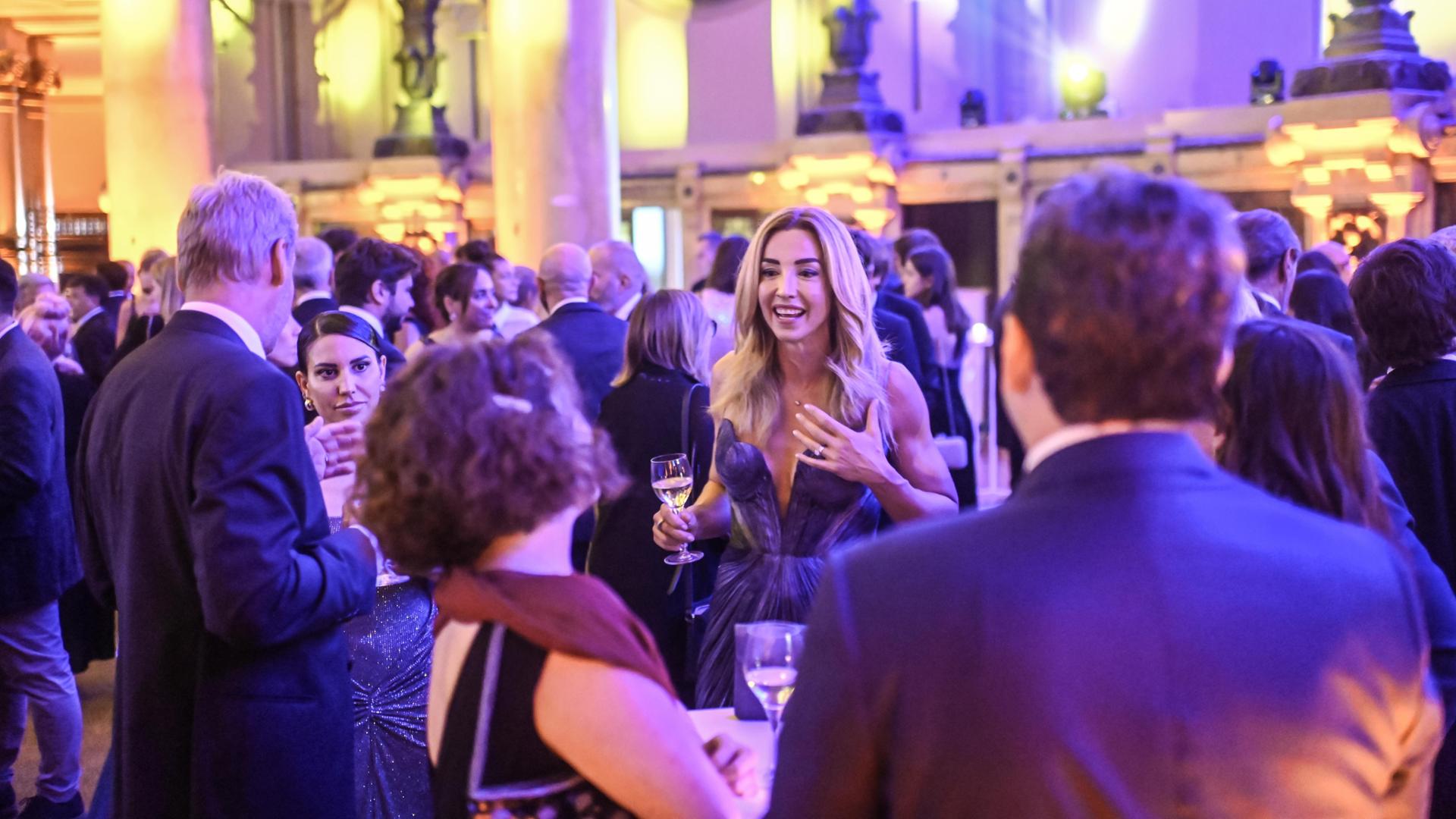 Genova, atmosfera da red carpet per la festa dei 40 anni di Silvia ...