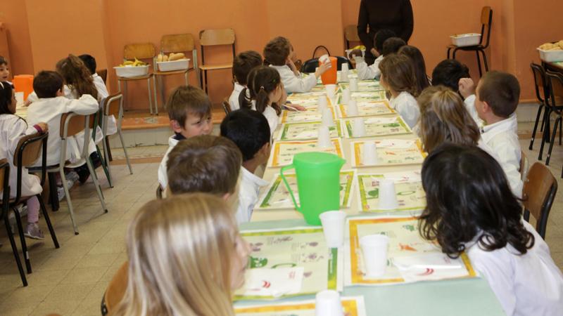 Vermi nei piatti di pasta delle mense scolastiche. Scattano le indagini ...