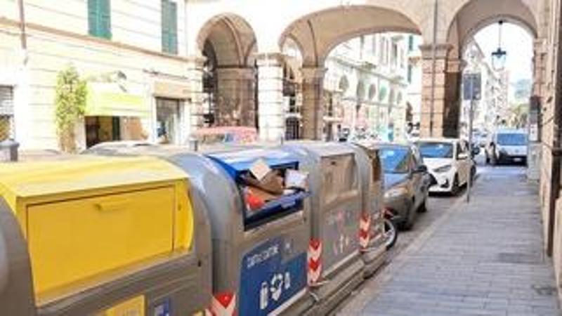 Savona, “Bar invasi dai rifiuti”. E Seas “apre” ai locali. “Cassonetti ...
